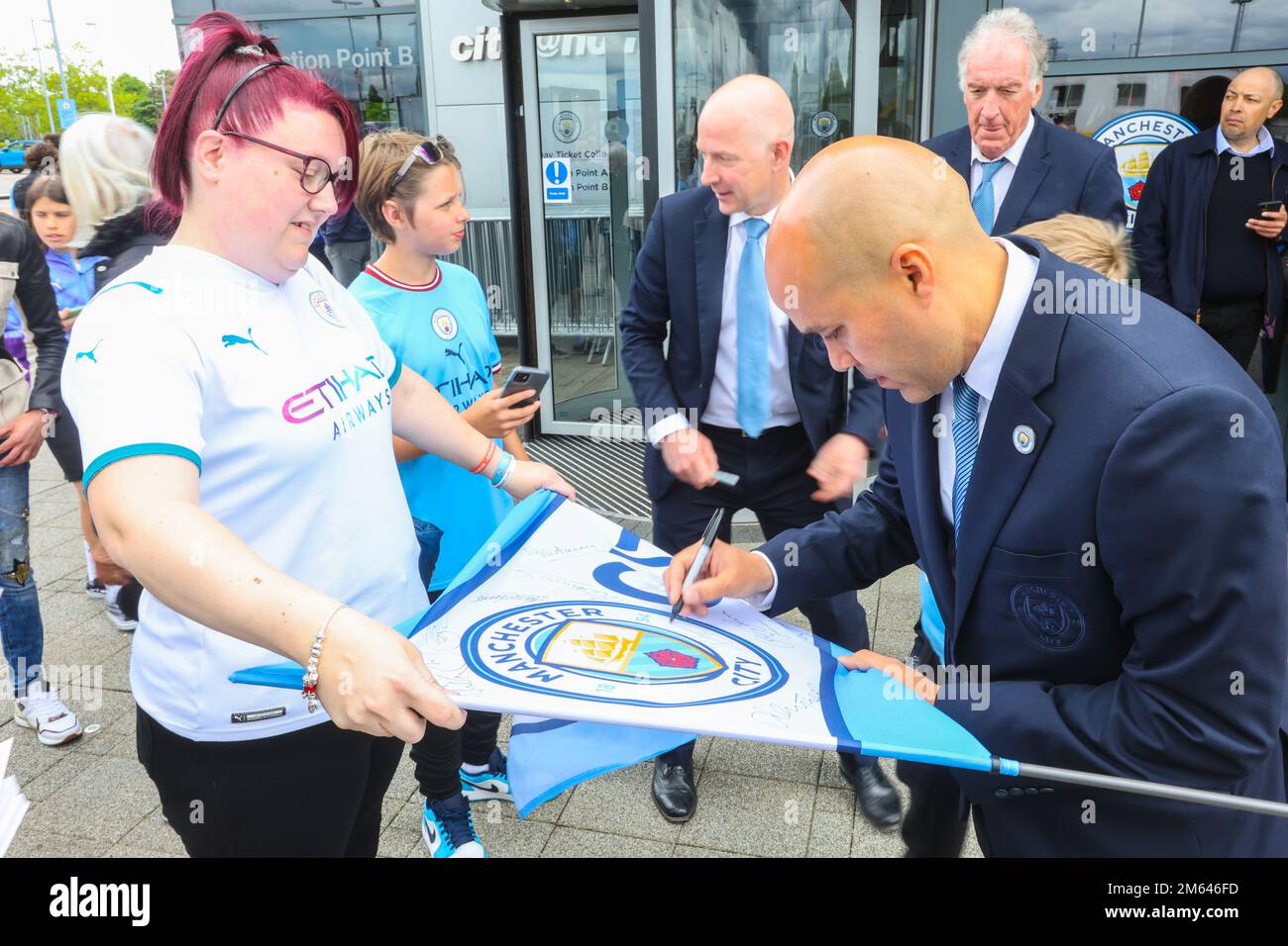 Manchester city football club sign hi-res stock photography and images ...