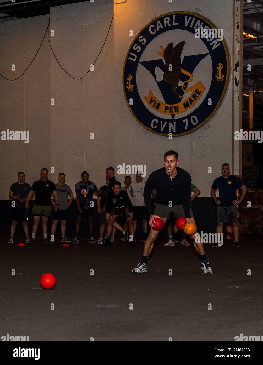 220329-N-SS900-1102 PACIFIC OCEAN (March 29, 2022) Air Traffic ...