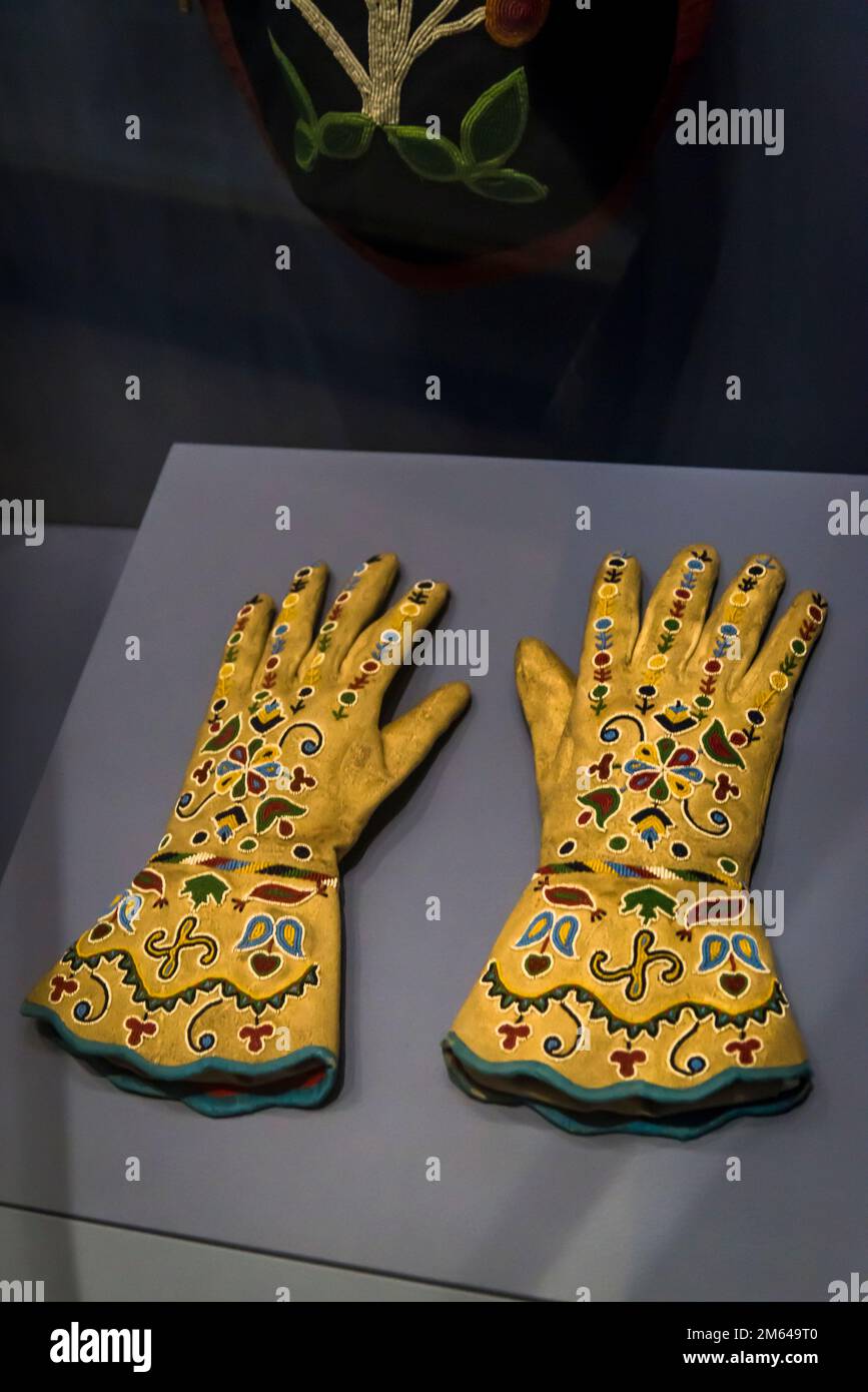 display of original Native American art & artifacts, National Museum of ...