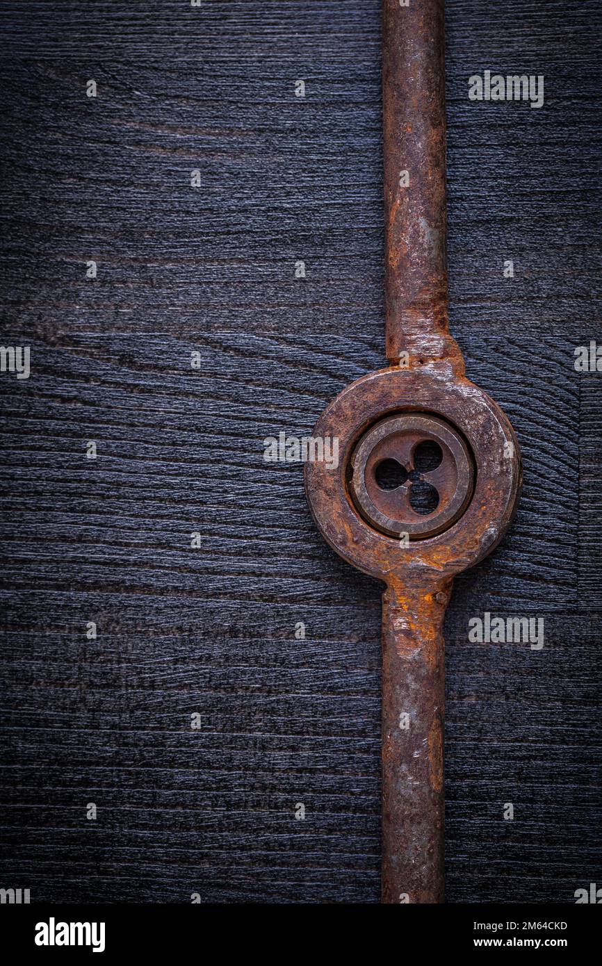 vintage rusted tap holder and screw threading die Stock Photo - Alamy