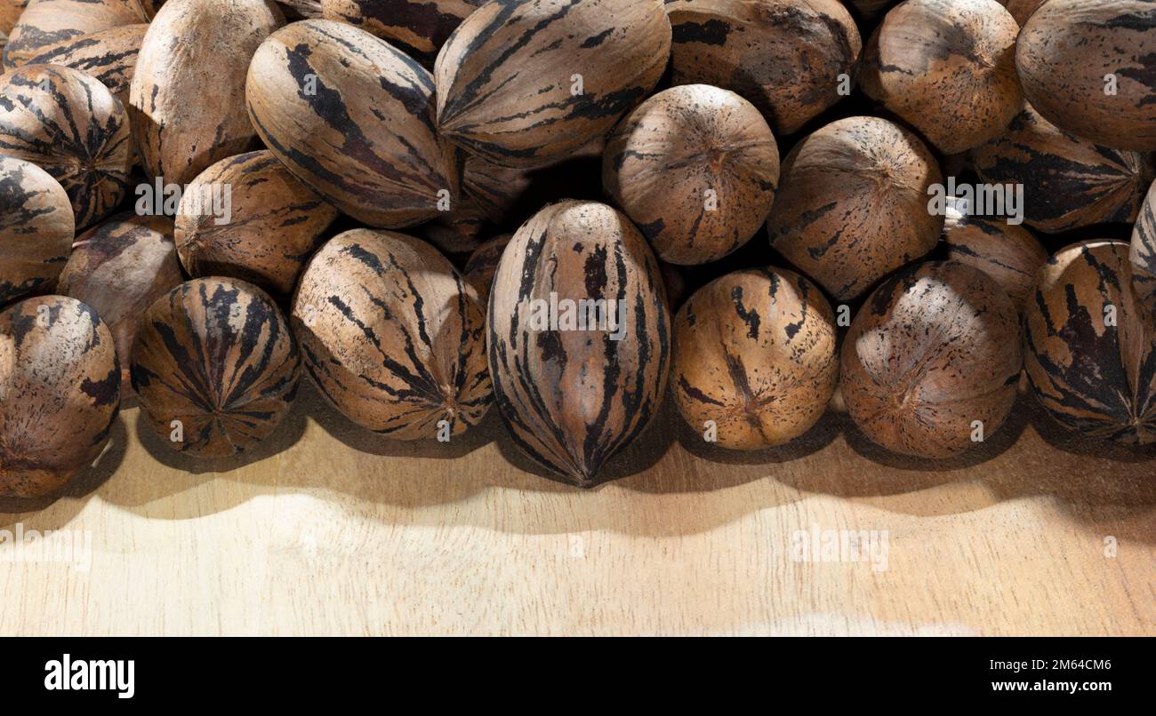 Unshelled pecans hi-res stock photography and images - Alamy