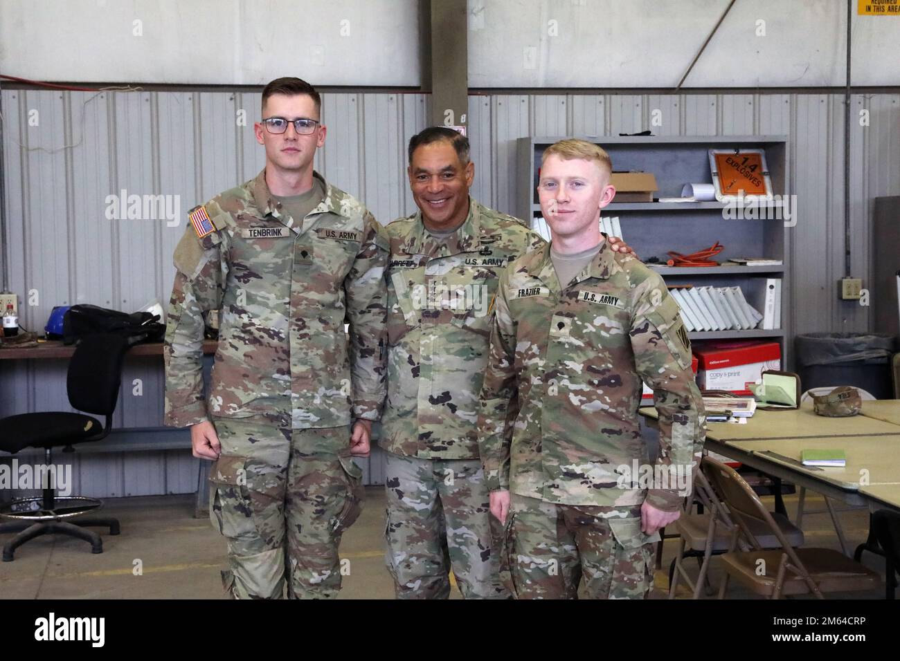 Gen. Michael Garrett, Commander of U.S. Army Forces Command, center ...