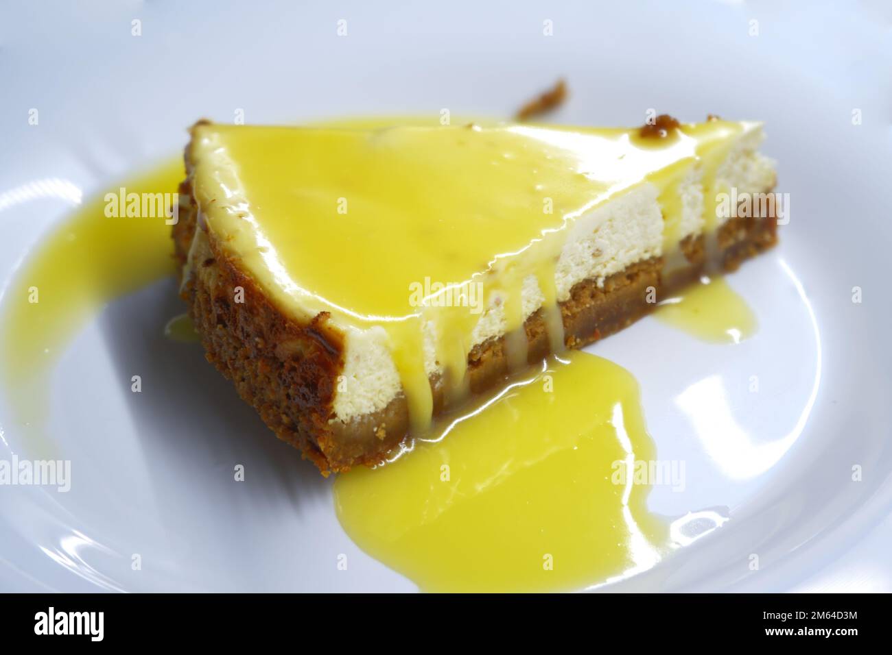 New york cheesecake slice hi-res stock photography and images - Alamy