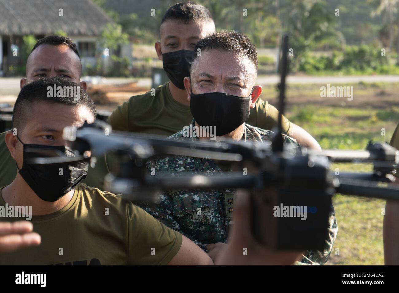 Members of the Philippine Marine Corps and U.S. Marines with 1st ...