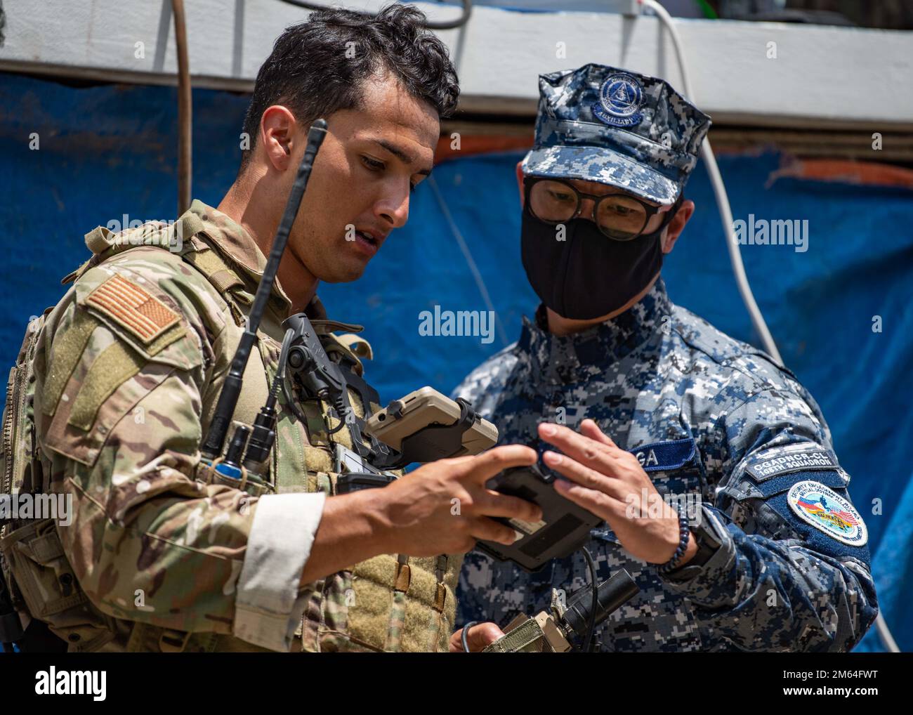 A U.S. Air Force joint terminal attack controller with the 25th Air ...