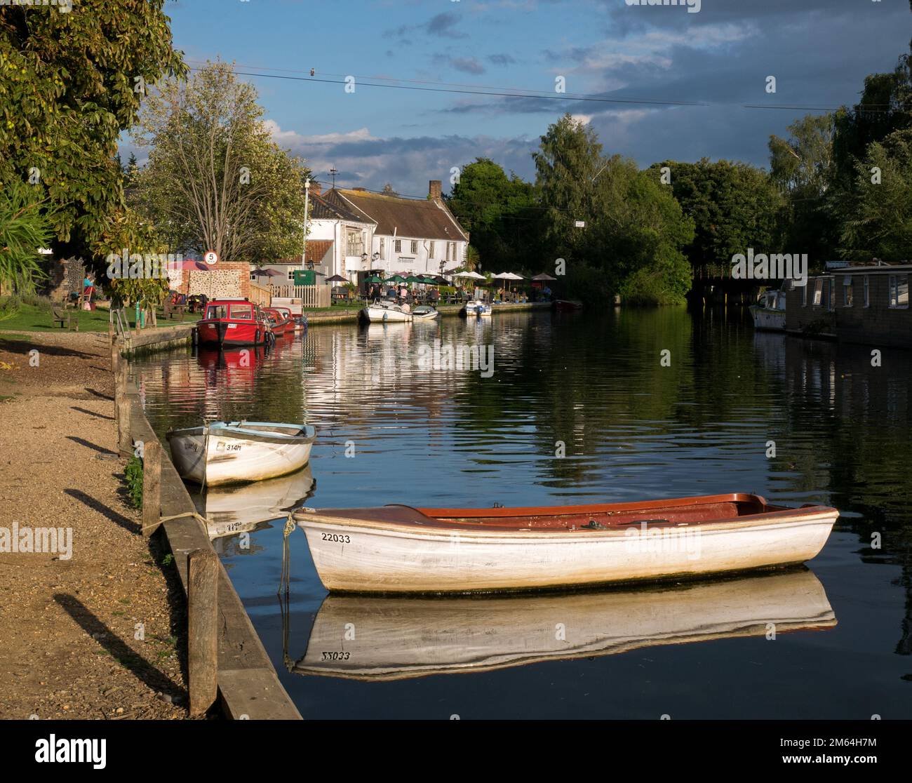 The Norfolk Broads on The River Yare at the Picturesque River Green ...