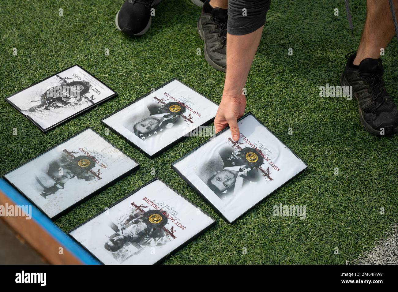 Members pick up portraits of Tactical Air Control Party specialists ...