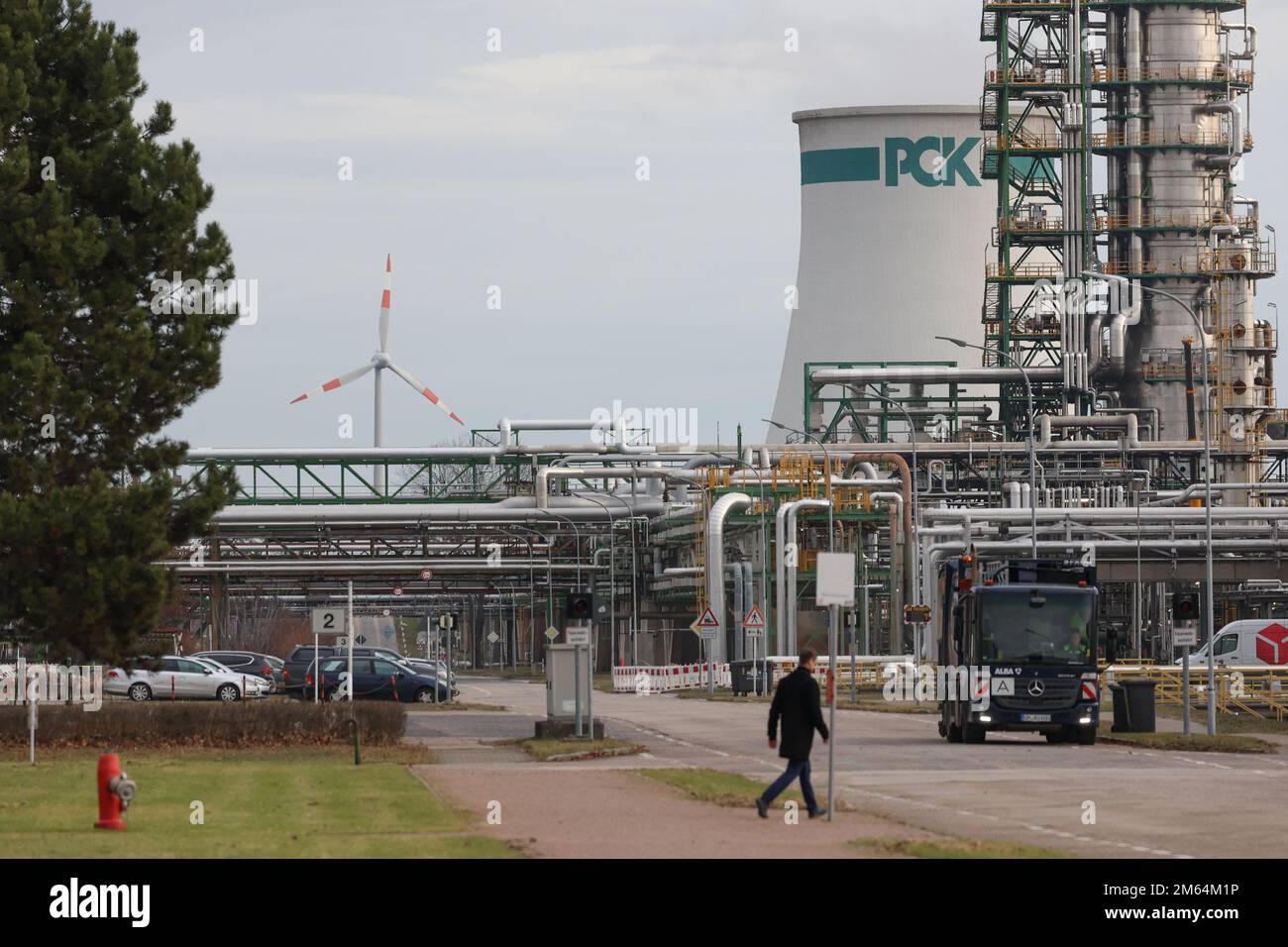 Pck oil refinery hi-res stock photography and images - Alamy