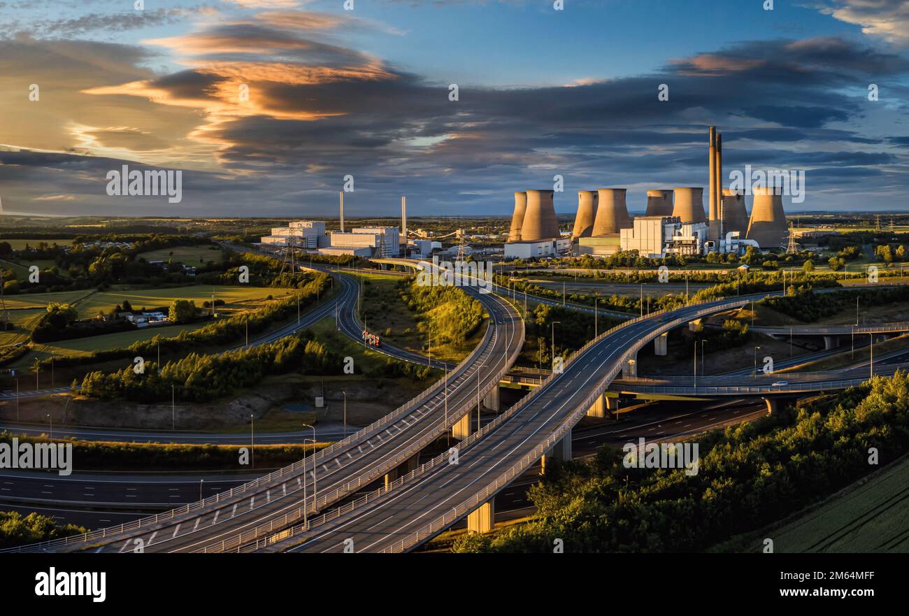 Ferrybridge coal fired power station and the M62 motorway in Yorkshire ...