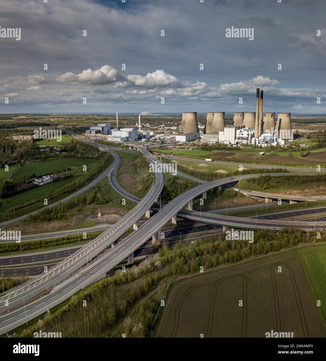 Ferrybridge coal fired power station and the M62 motorway in Yorkshire ...