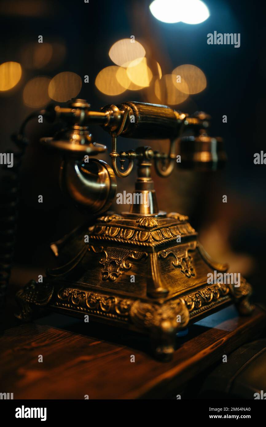 Vertical shot vintage telephone hi-res stock photography and images - Alamy
