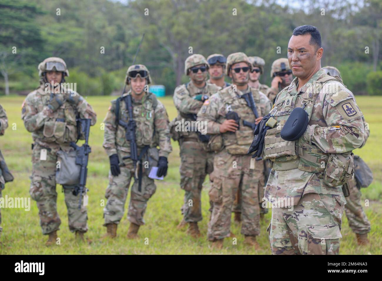 Hawaii Army National Guard Soldiers assigned to Company B, 1st ...