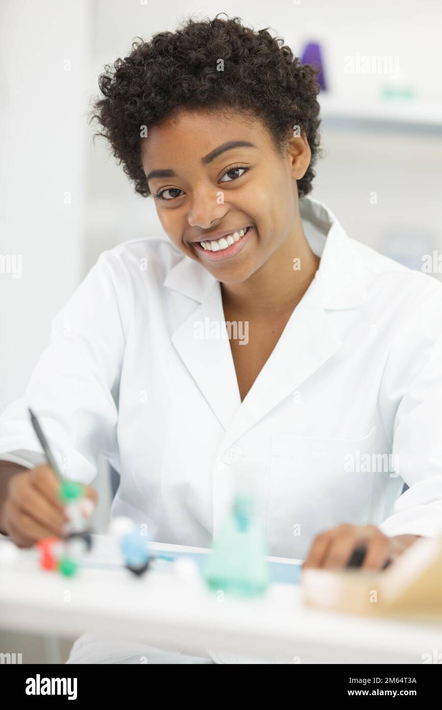 female lab worker smiling at the camera Stock Photo - Alamy