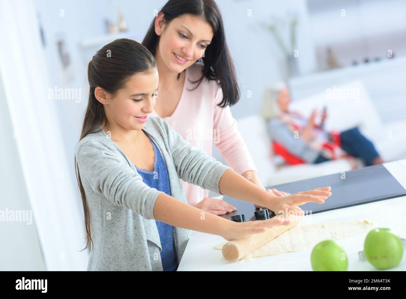mother and daughter making apple pie together Stock Photo - Alamy