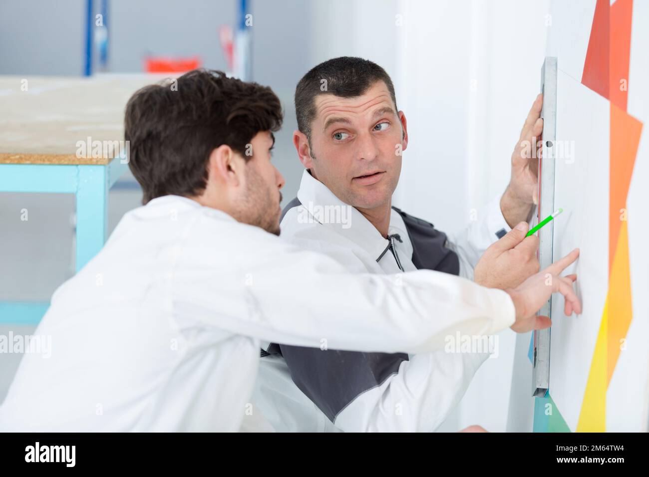 Workmen painting wall hi-res stock photography and images - Alamy