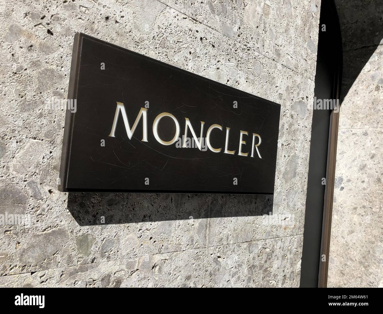 Moda moncler hi-res stock photography and images - Alamy