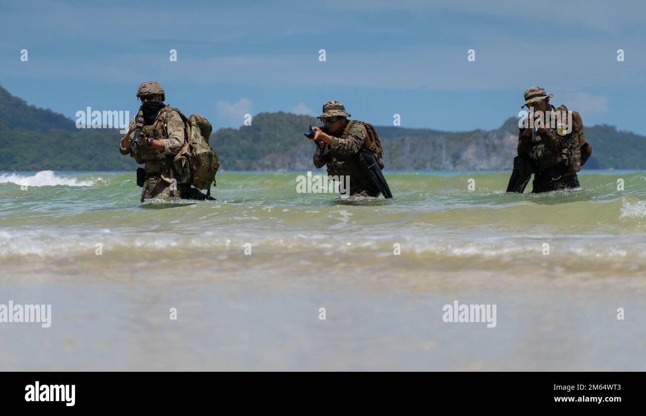 A member of the Philippine Navy Special Operations Group, U.S. Navy ...