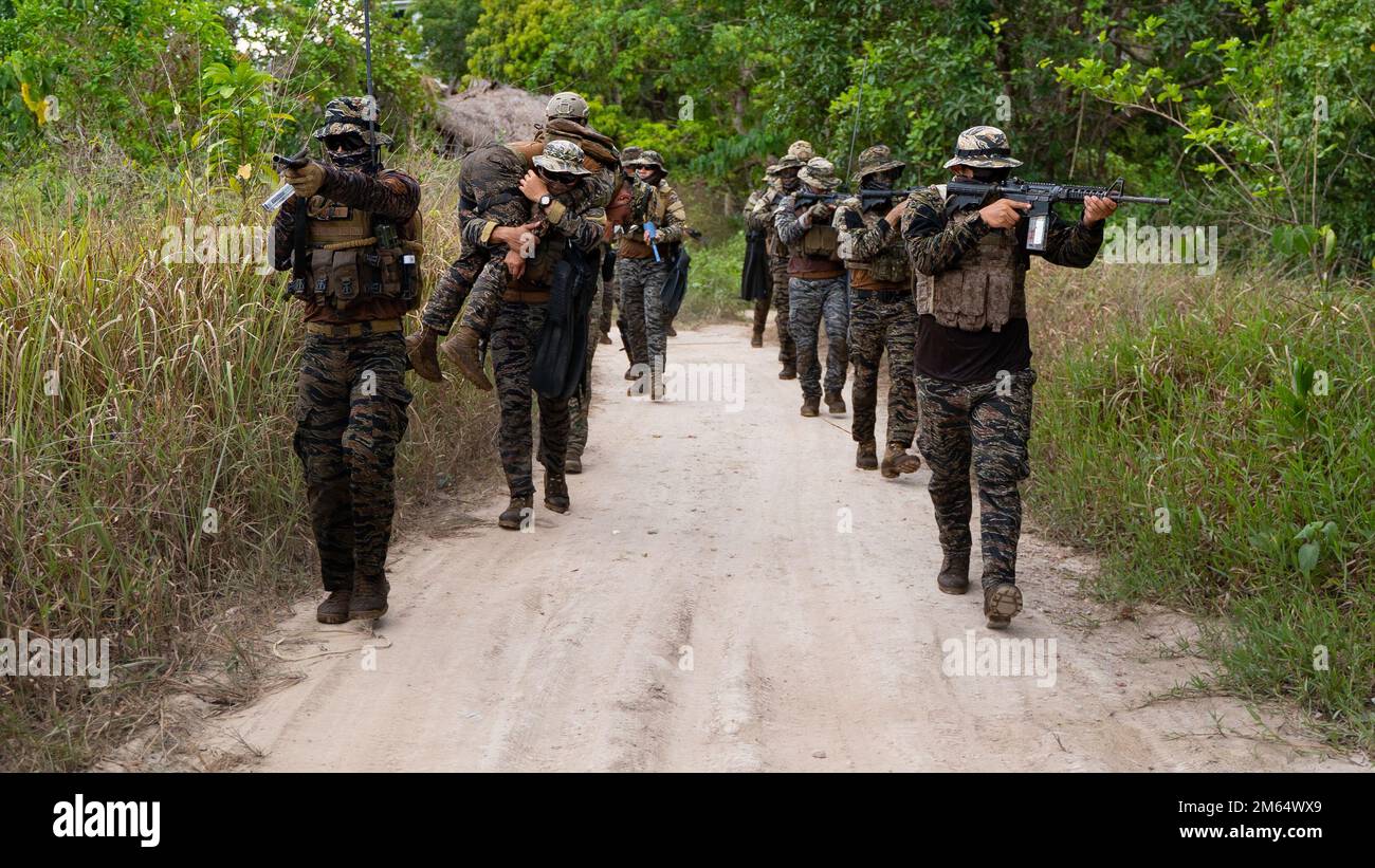 Members of the Philippine Navy Special Operations Group, U.S. Navy ...