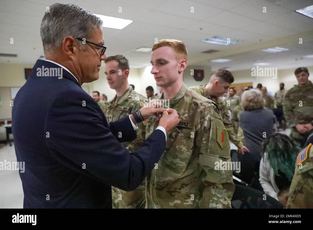 Retired General Salazar pins a Big Red One soldier from the historic ...