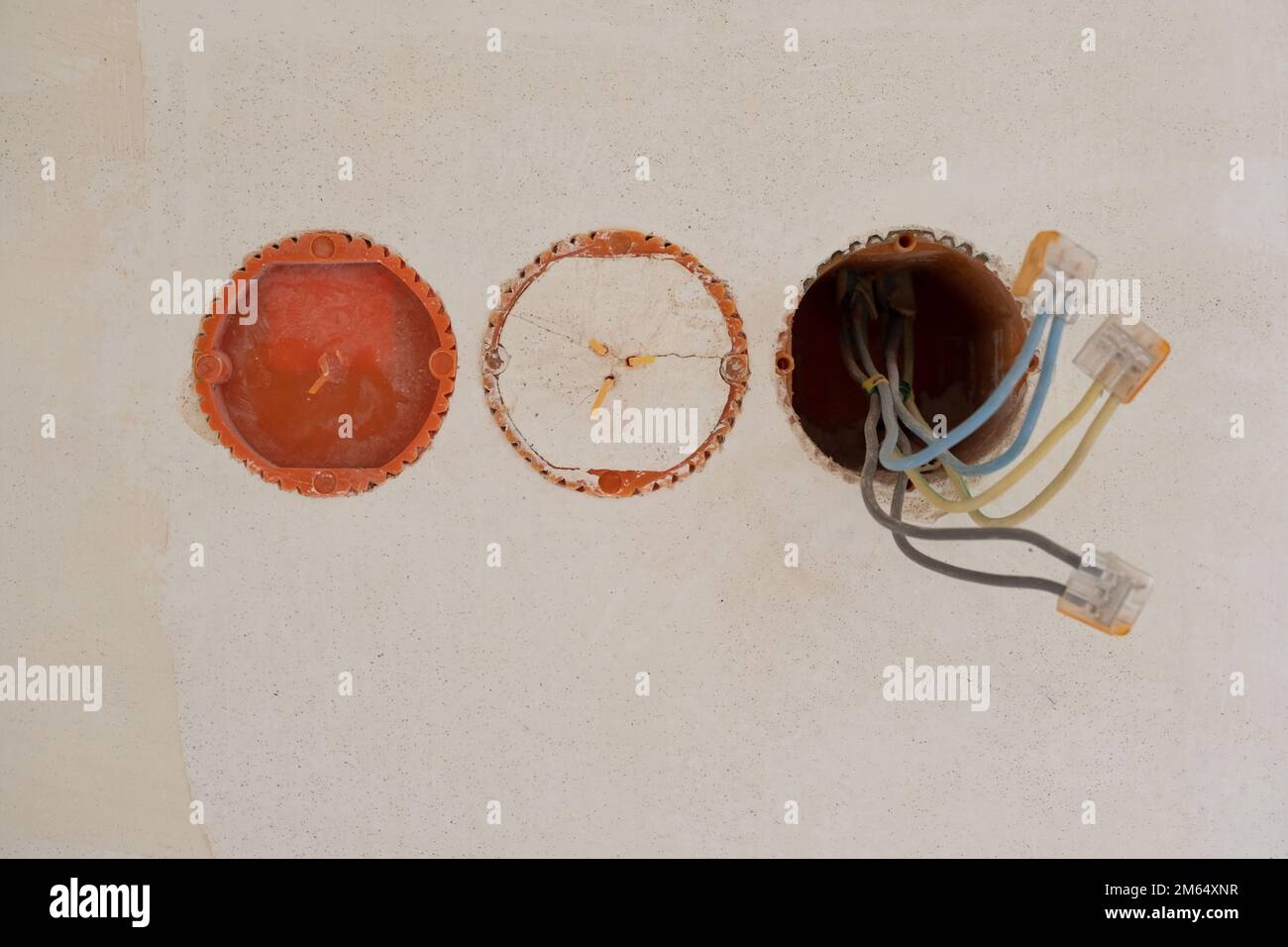 Photo of sockets and back boxes into a wall, new construction Stock ...