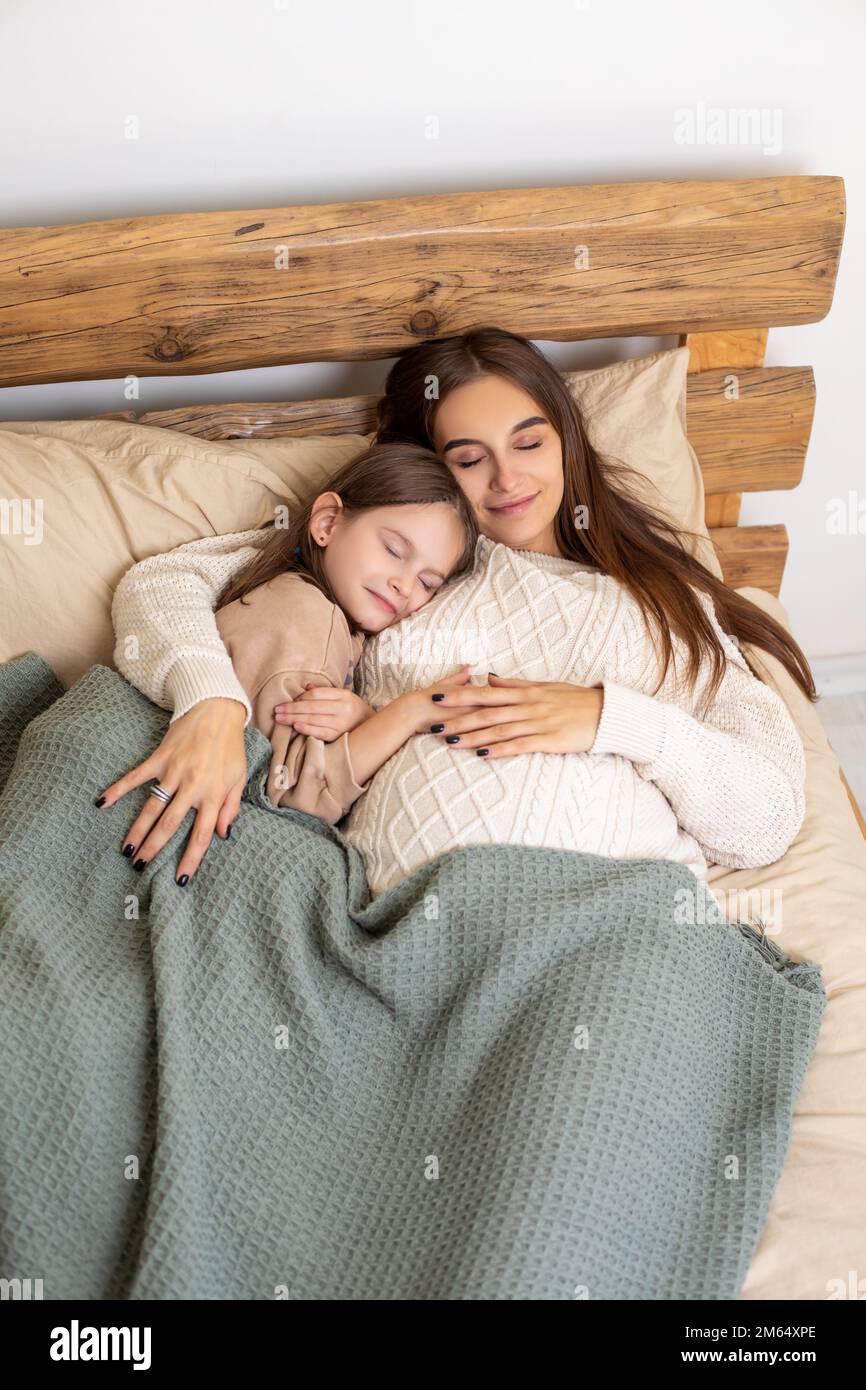 Mom and daughter sleeping peacefully together Stock Photo - Alamy