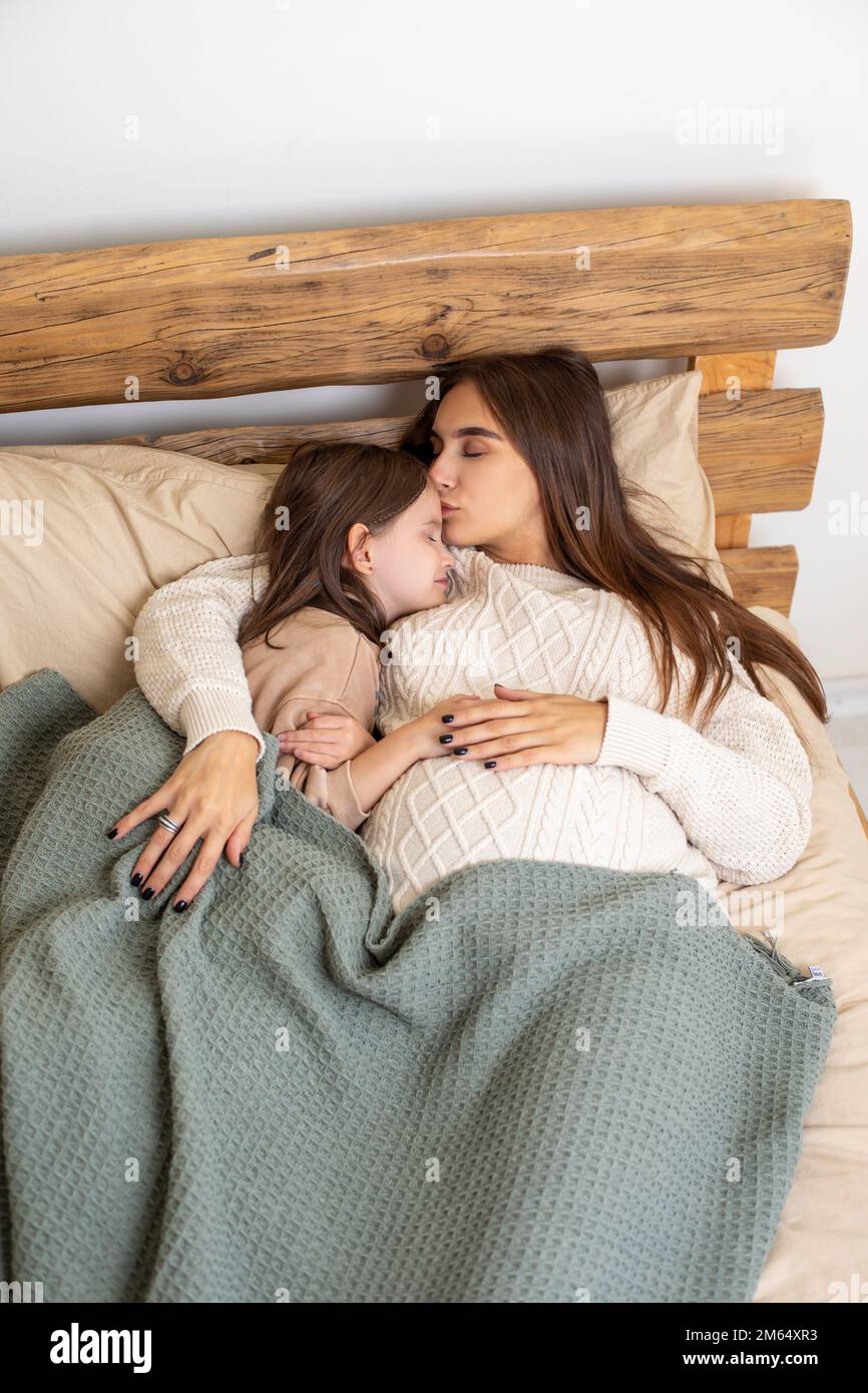 Mom and daughter sleeping peacefully together Stock Photo - Alamy