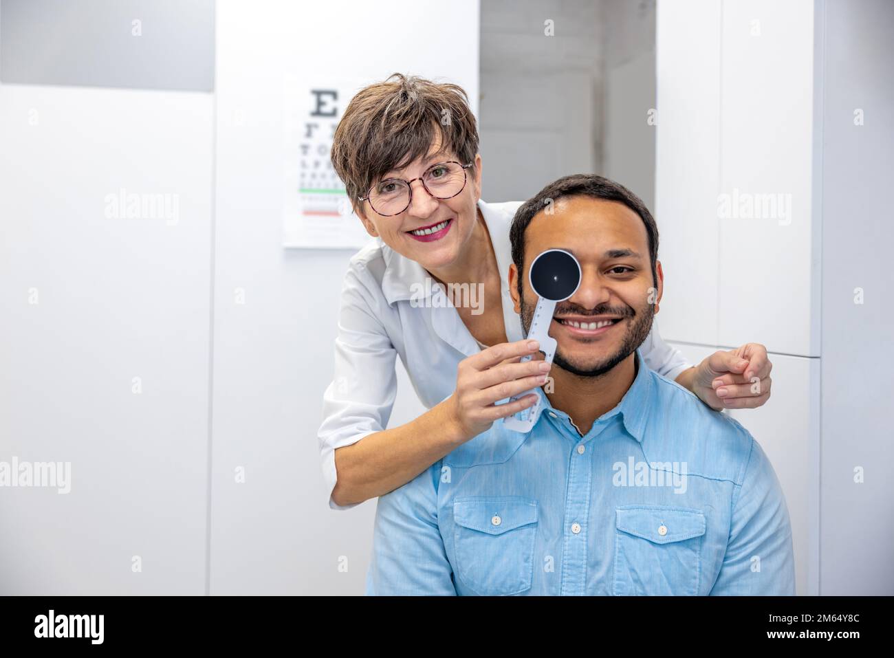 Female optometrist working with a male patient Stock Photo - Alamy