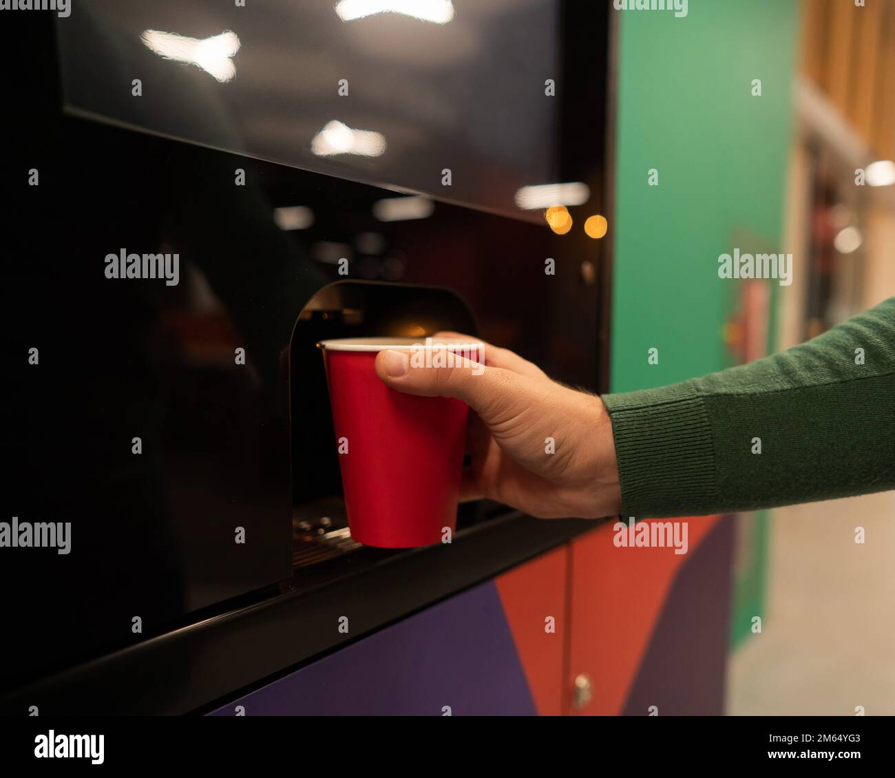 Vending machine break up hi-res stock photography and images - Alamy