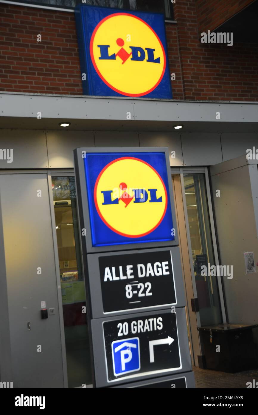 Lidl groceery store hi-res stock photography and images - Alamy