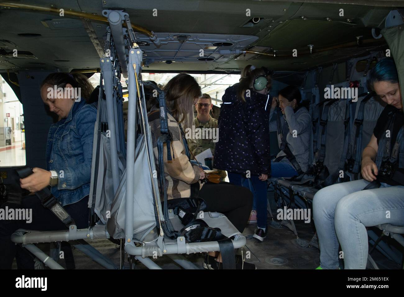 Military families of the 1-135th Assault Helicopter Battalion learn how ...