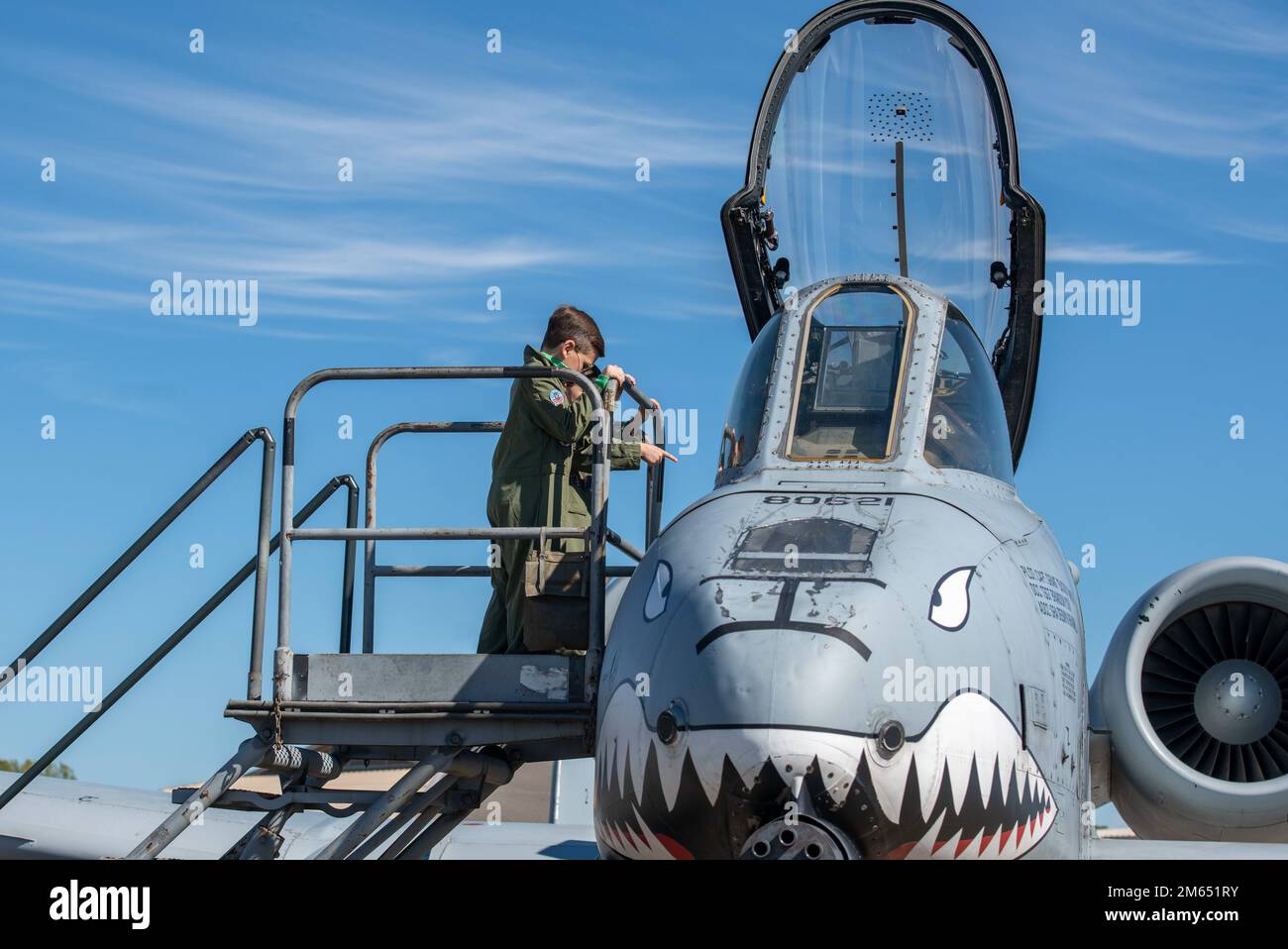 Children look into the cockpit of an A-10 Thunderbolt II aircraft ...