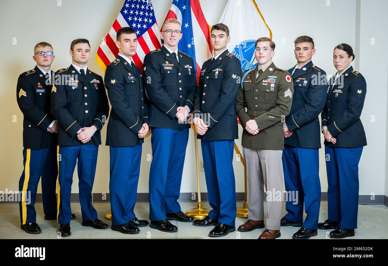 Competitors of the Ohio Army National Guard Best Warrior Competition ...