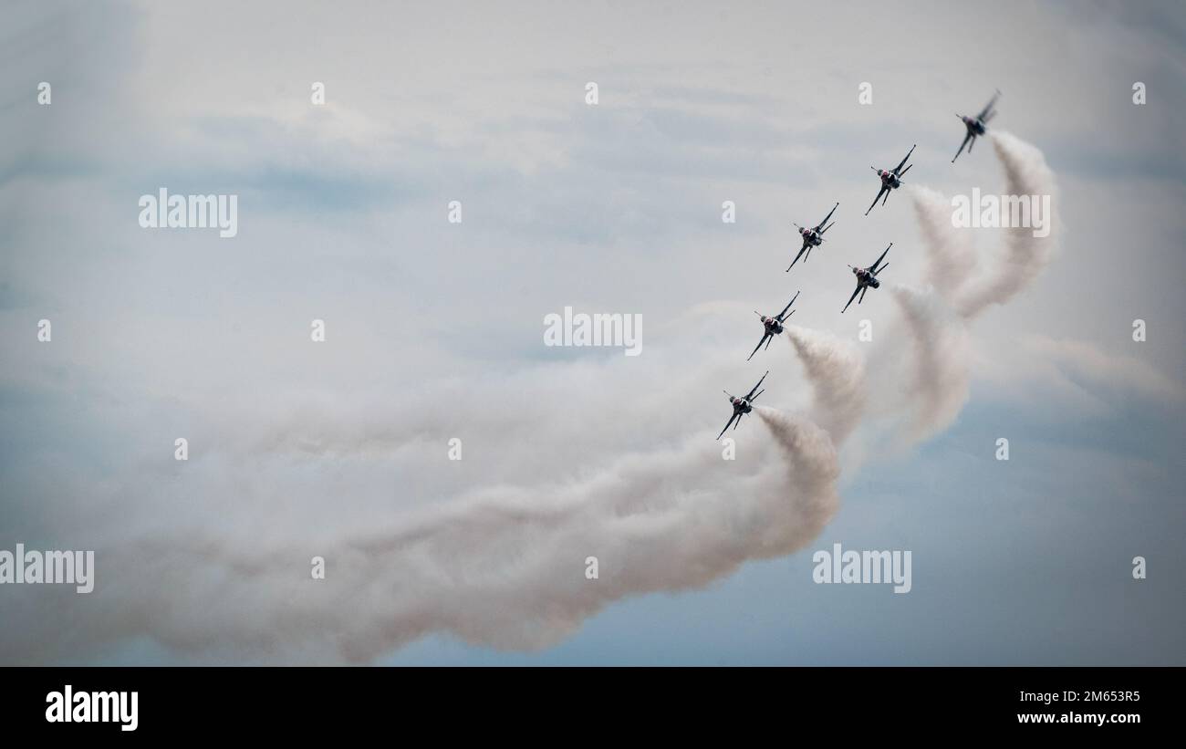 The U.S. Air Force Air Demonstration Squadron "Thunderbirds" perform ...