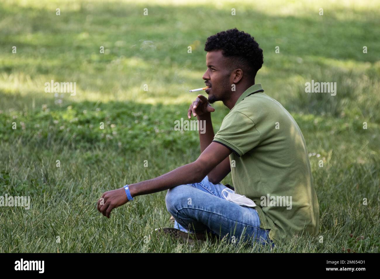 boy smoking cigarettes Stock Photo - Alamy