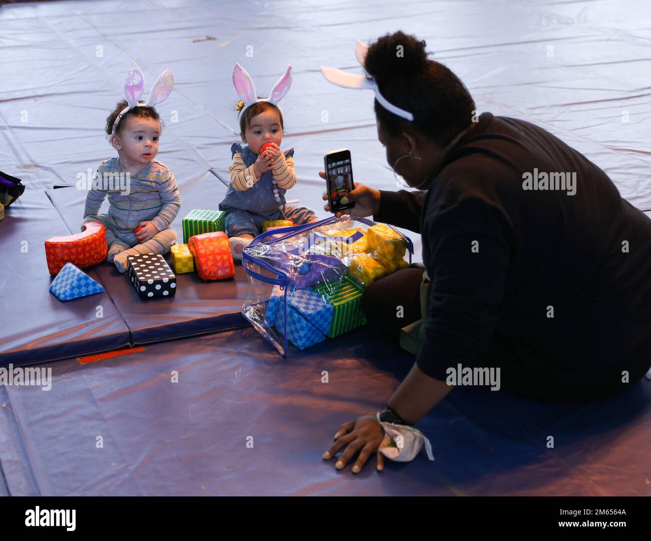 Downtown indianapolis children hi-res stock photography and images - Alamy