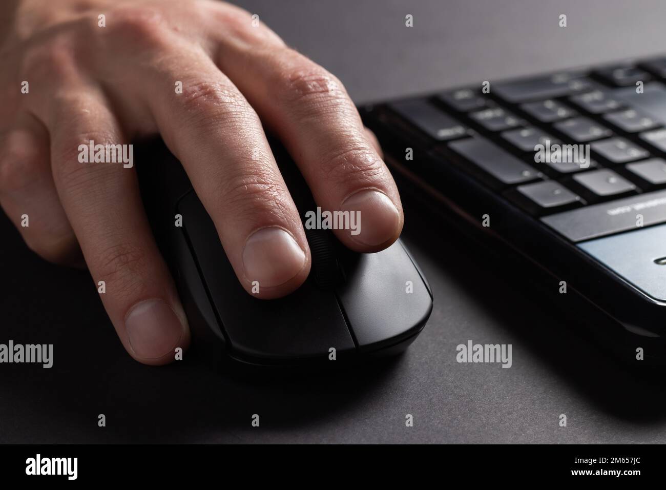 Hand using computer mouse hi-res stock photography and images - Alamy