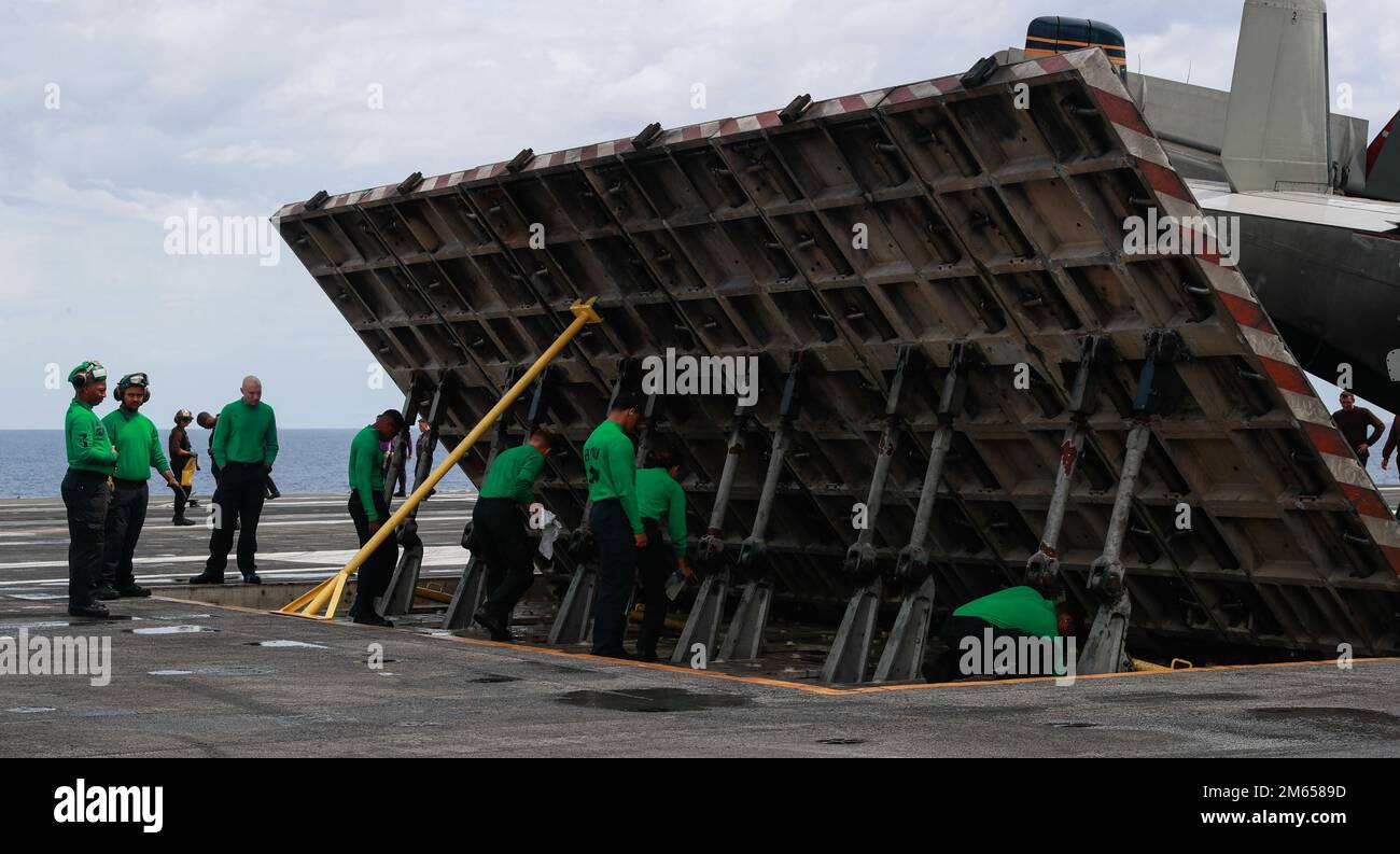 Jet blast deflector hi-res stock photography and images - Alamy