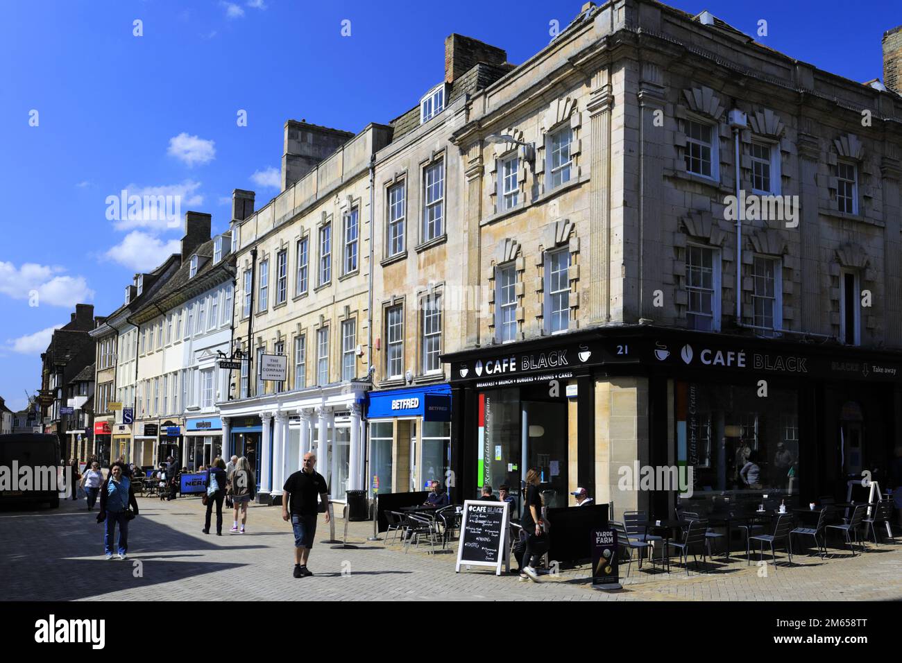 Shops and cafes along High Street, Georgian market town of Stamford ...