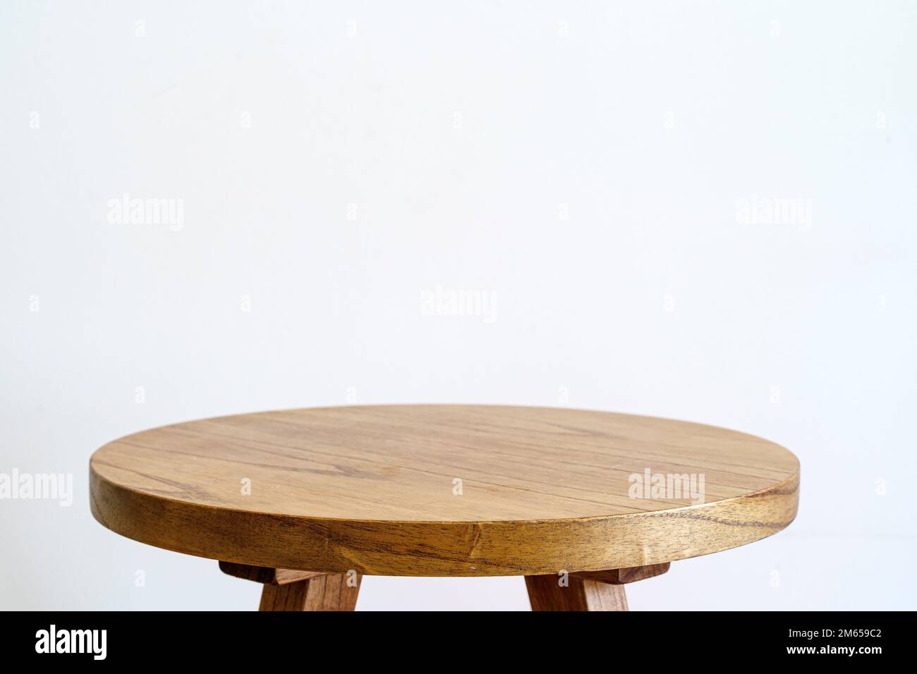Hardwood dining table four hi-res stock photography and images - Alamy