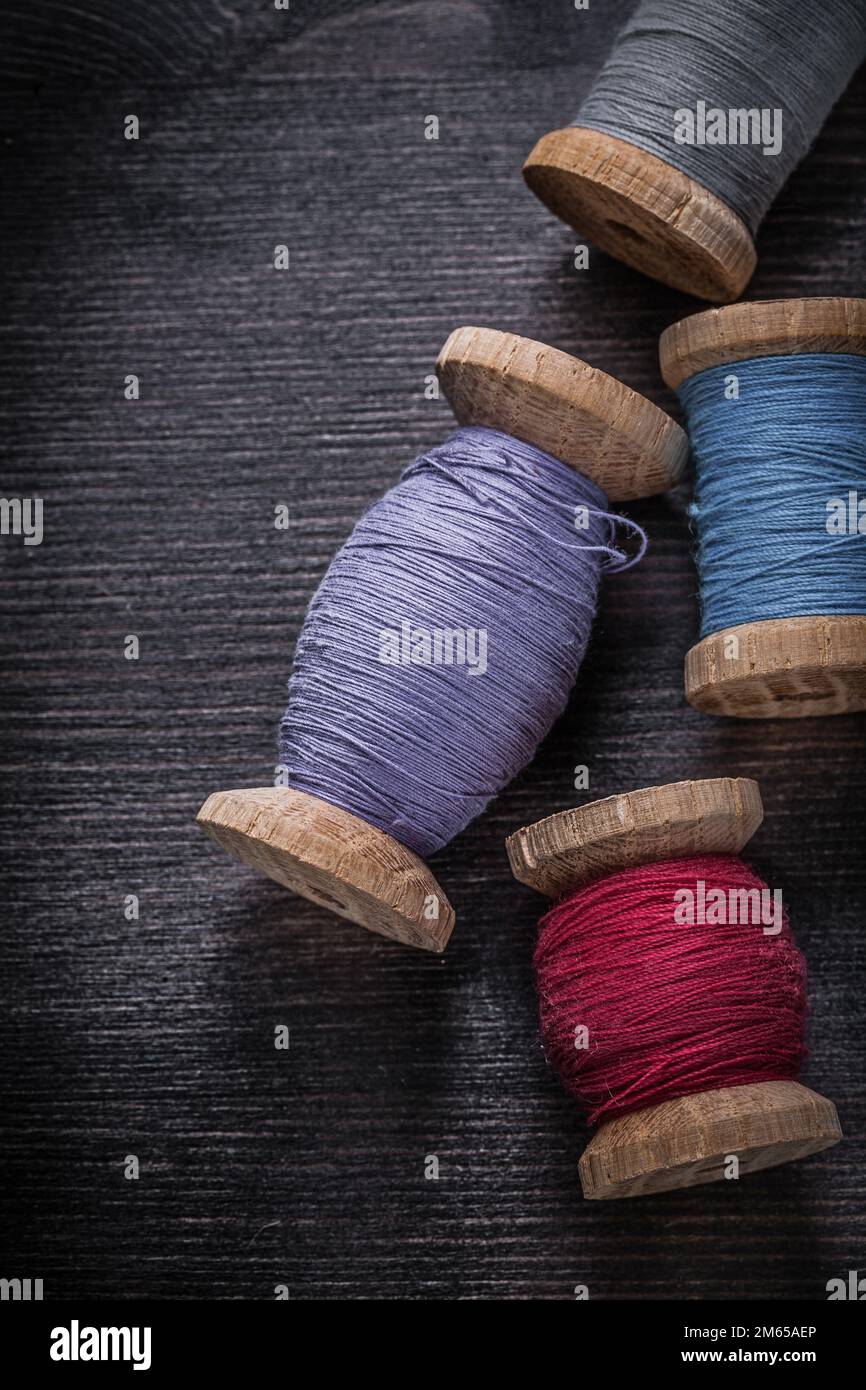 Antique threads sewing spools hi-res stock photography and images - Alamy