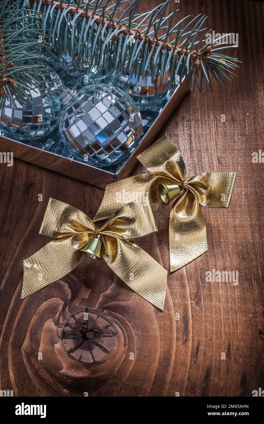 Yellow angle bows hi-res stock photography and images - Alamy