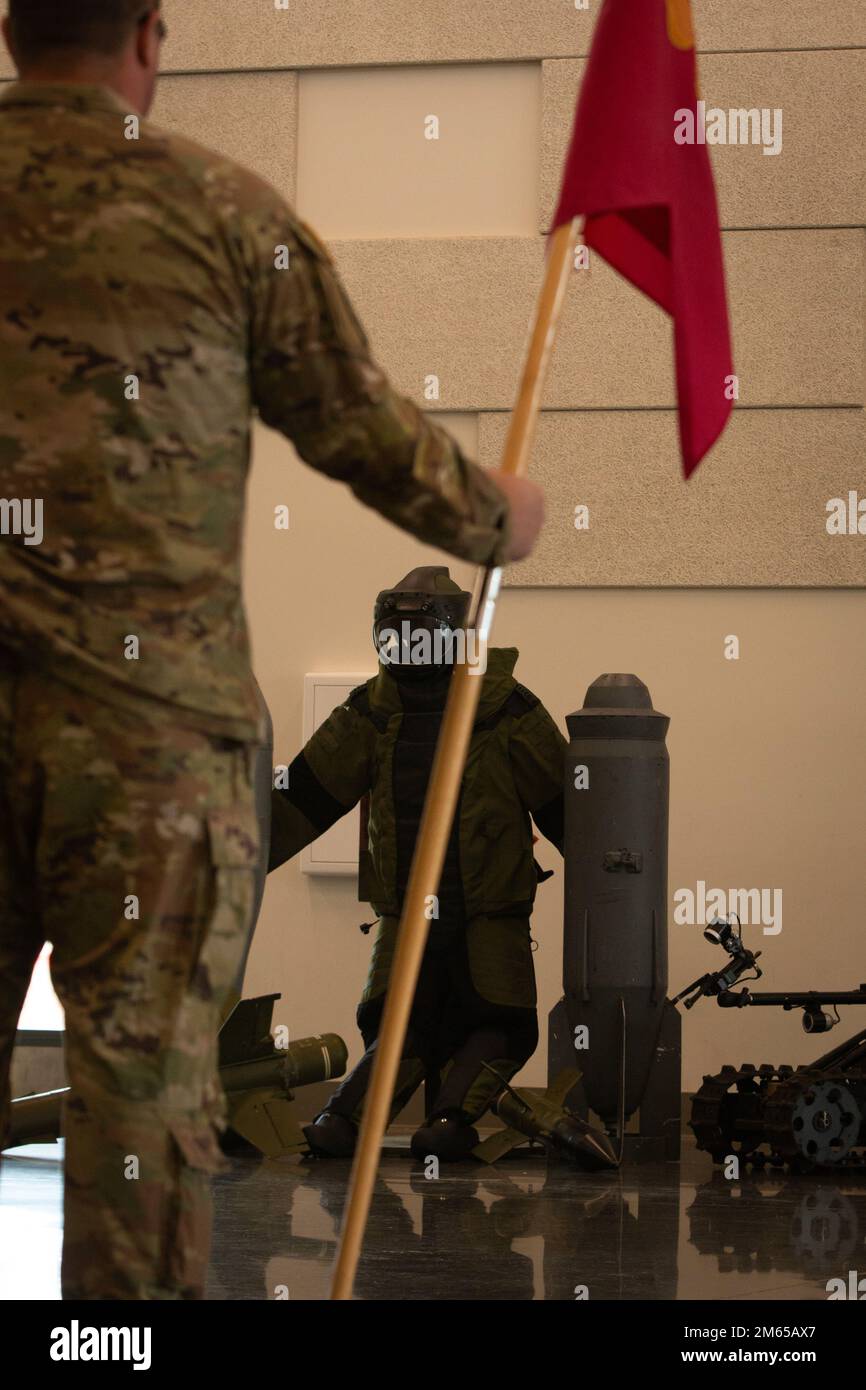 U.S. Army Soldiers with 741st Ordnance Battalion (EOD), 96th Troop ...