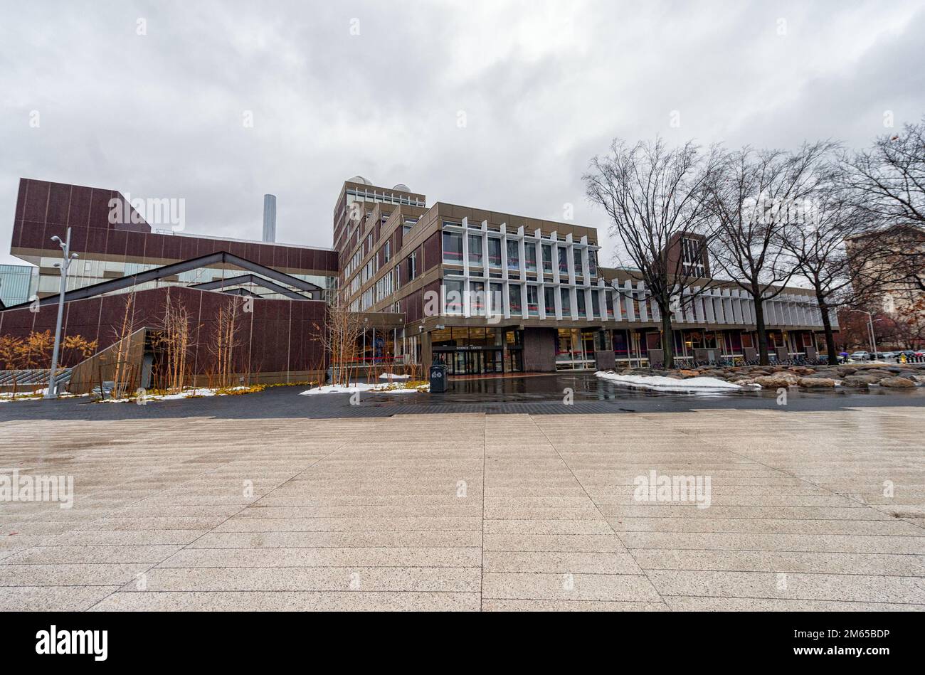 Harvard university campus building brick hi-res stock photography and ...