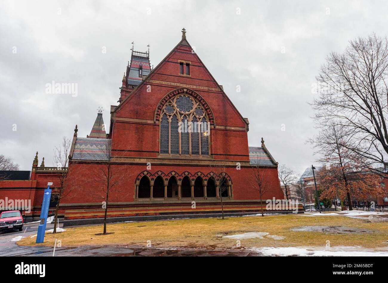 Harvard university campus building brick hi-res stock photography and ...