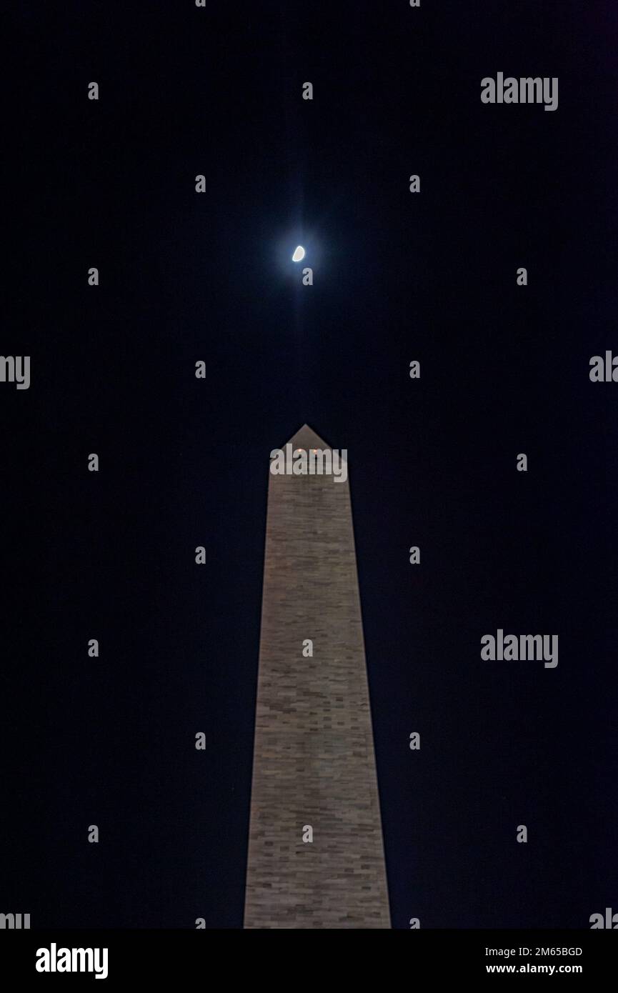 Washington monument moon hi-res stock photography and images - Alamy