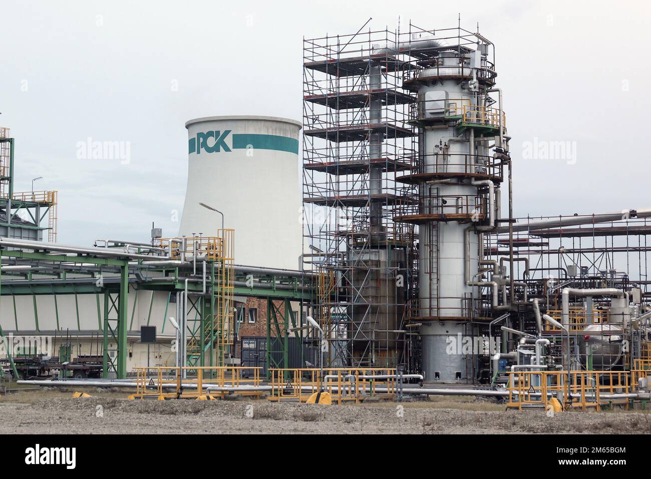 02 January 2023, Brandenburg, Schwedt/Oder: A tower with a "PCK" logo ...