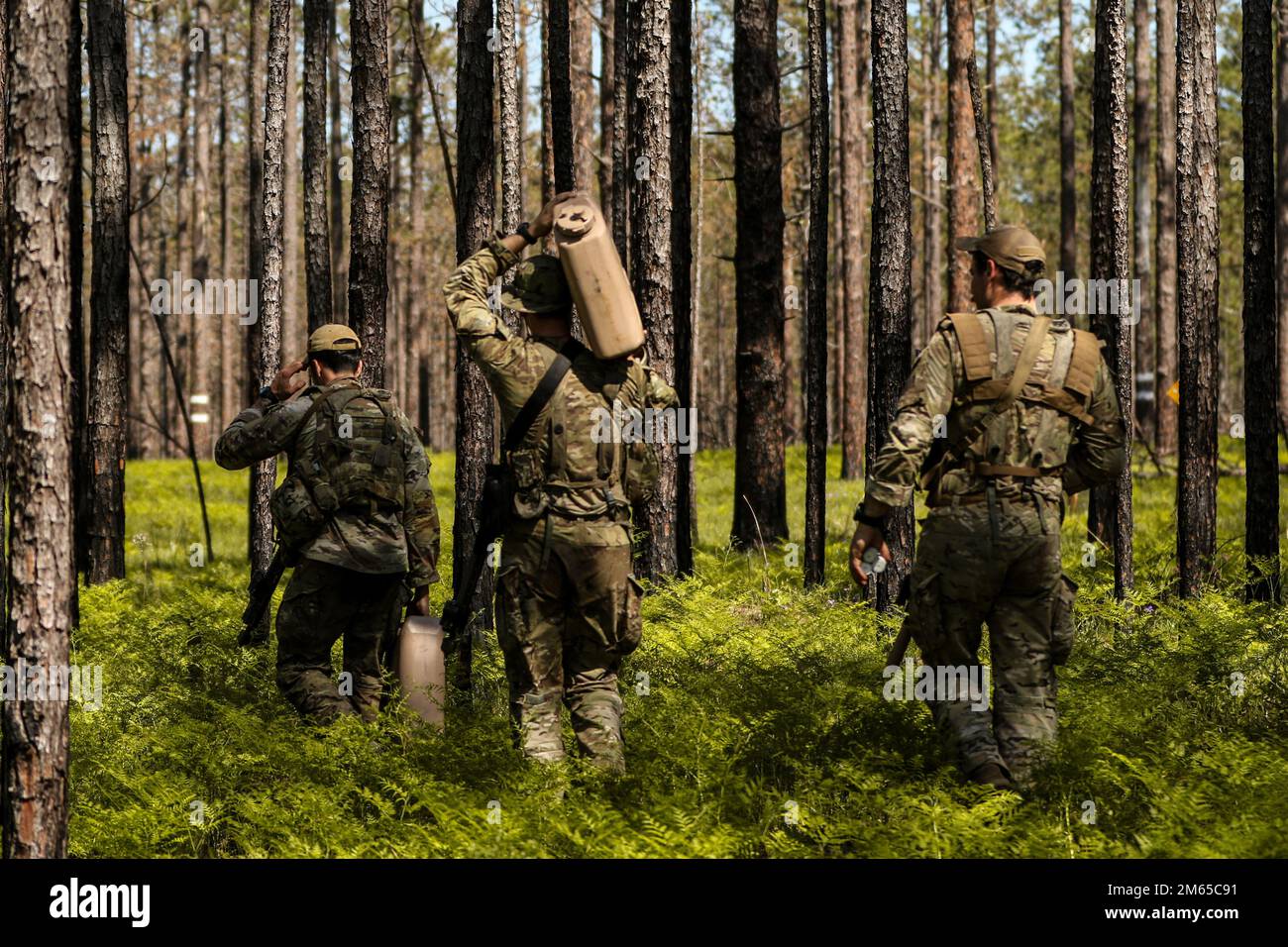 Green Berets assigned to 3rd Special Forces Group (Airborne) retrieve ...