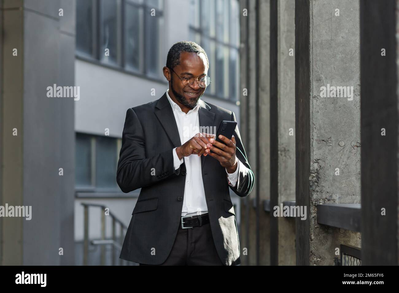 Successful message hi-res stock photography and images - Alamy