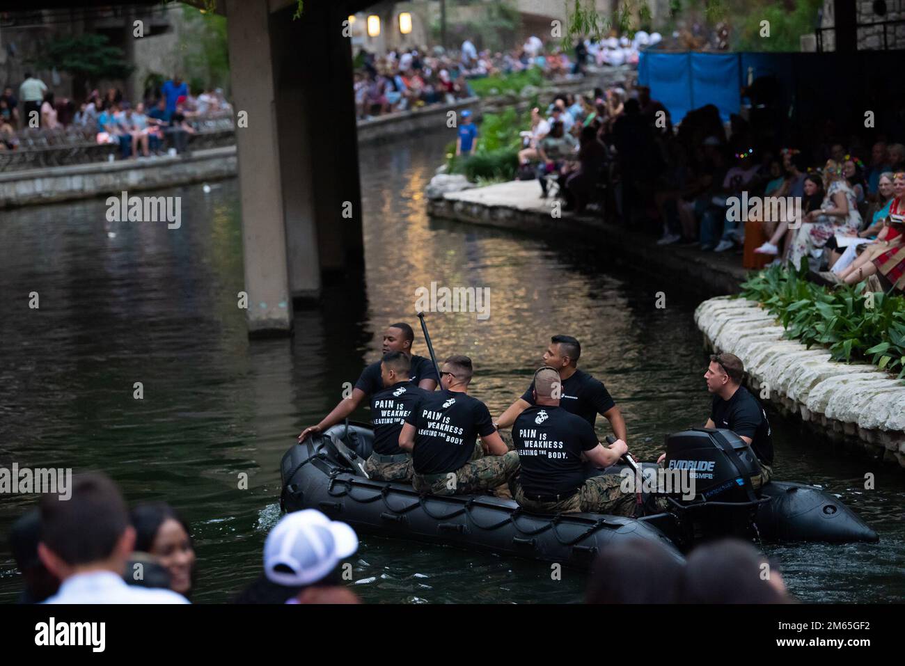 Marines from the 4th Recon Battalion kick off the Texas Cavaliers River ...