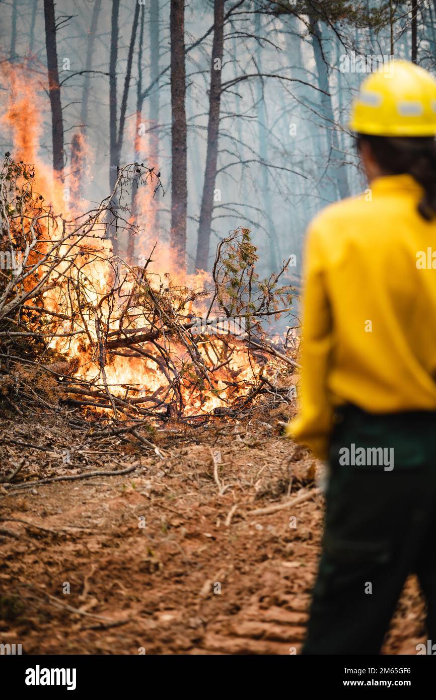 Fires begin to grow rapidly as Quantico Fire & Emergency Services and ...